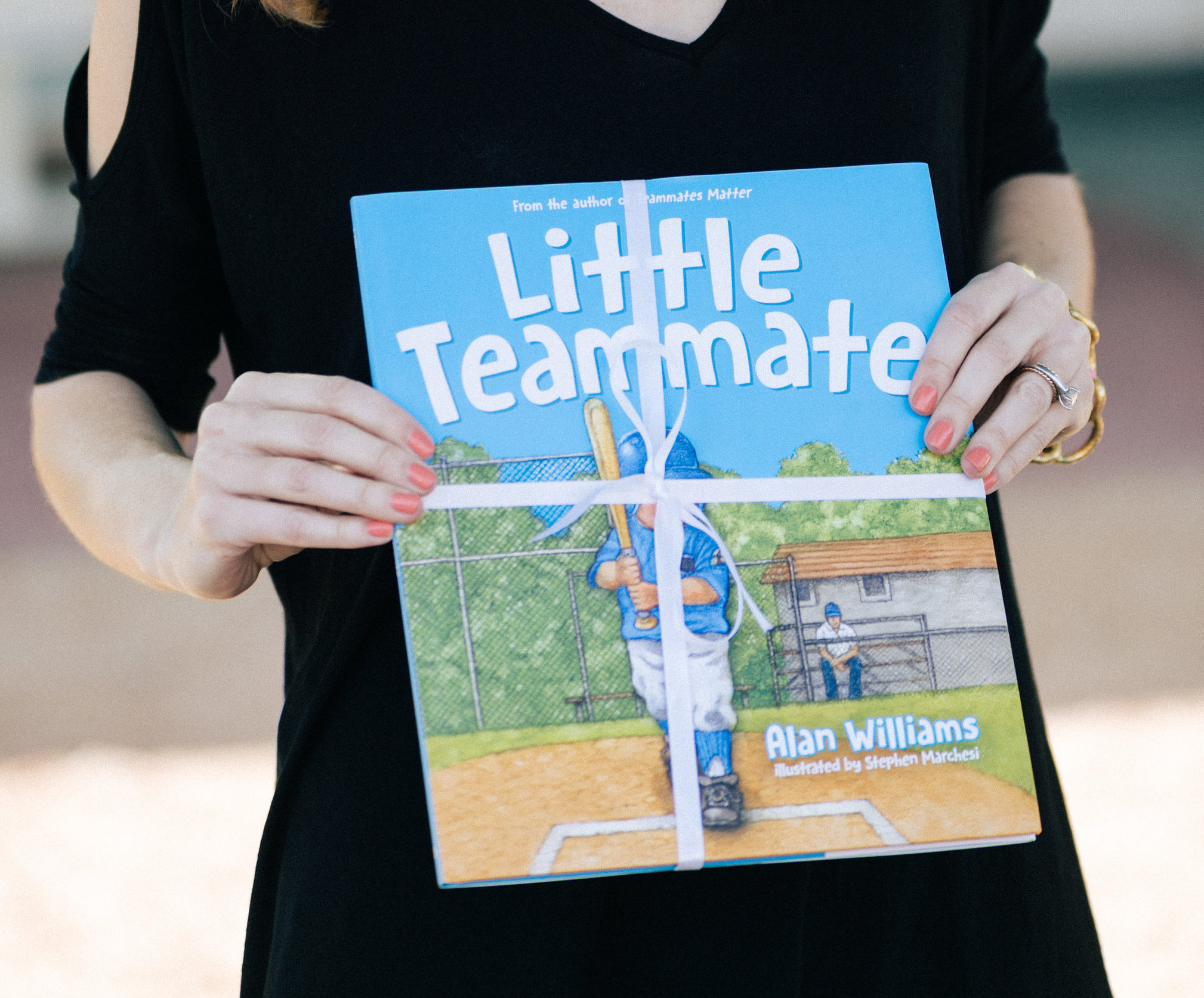 A Heartwarming Picture Book for "Little Teammates"