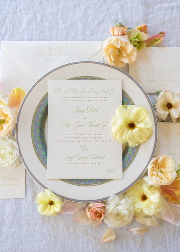 The Do's and Don'ts of Gracious Wedding Guest Etiquette Do
